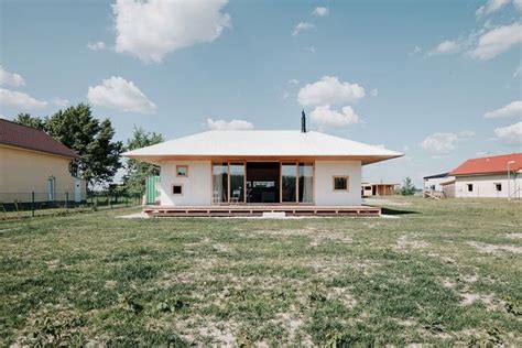 Jrkvcs Lakeside House Makes The Most Of A Small Plot Lake House