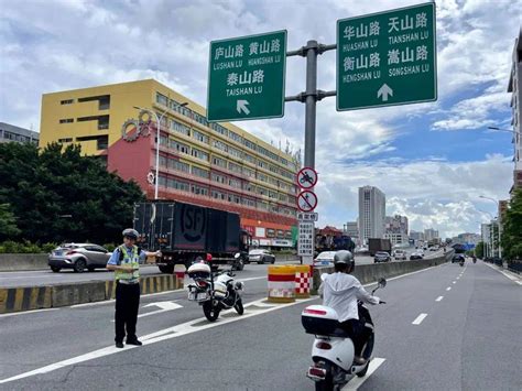 汕头交警多措并举整治摩电上桥违规驾驶员