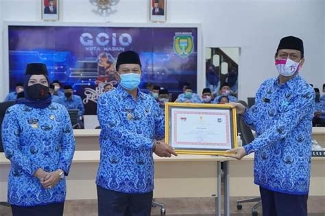 Terima Piagam Penghargaan Dari Kemendagri Pemkot Raih Status Kinerja Sangat Tinggi BAGIAN