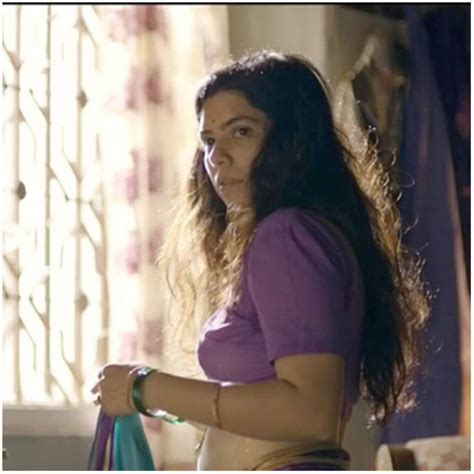 Rekha To Karisma Kapoor Bollywood Actresses Who Were Uncomfortable In