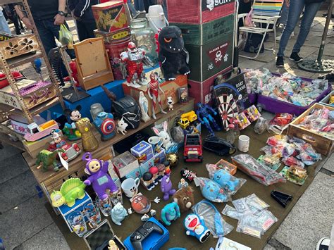 我就是喜歡逛十次，十次都是一樣的攤子那種快樂。