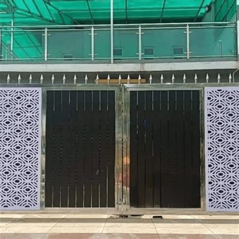 Black And White Stainless Steel Ss Sliding Gates For Home 5 Feet At