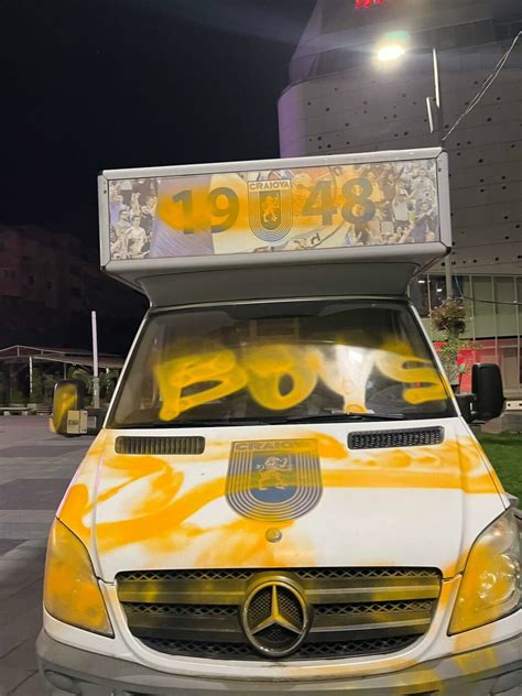 Ultrașii din Peluza Sud 97 au vandalizat o mașină a clubului CSU