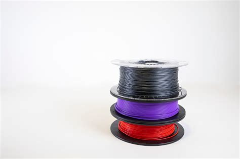 흰색 배경에서 격리된 3d 프린터용 3d 프린팅 필라멘트 릴 0명에 대한 스톡 사진 및 기타 이미지 0명 3차원 인쇄 3