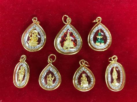 โต๊ะหมู่บูชา หิ้งพระ สวัสดีวันพระ 🙏🙏 ขอบคุณภาพรีวิวสวยๆ ด้วยนะคะ เป็นกำลังใจที่ดีมากเลยค่ะ