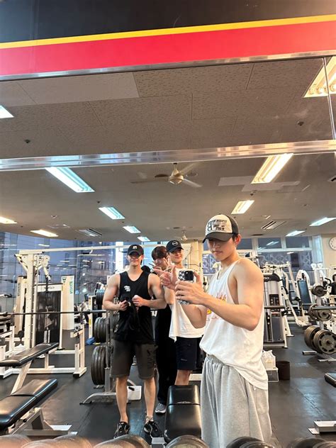 Younite On Twitter 일본 헬스장에서 오운완💪 현승 Hyunseung