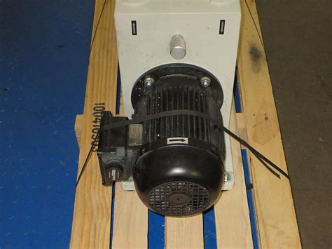 Used Pfeiffer Balzers Duo 060a Vacuum Pump Aeg Am90lyq4 Motor 220