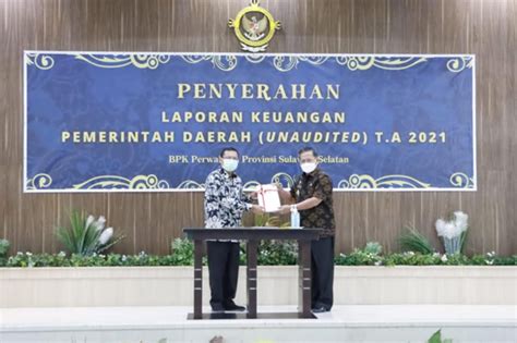 Wabup Pinrang Alimin Serahkan LKPD 2021 Ke BPK RI