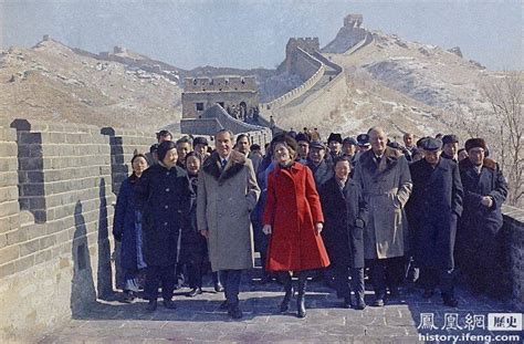1972年美国总统访华：尼克松夫人在北京郊区喂猪手机凤凰网