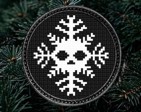 [pattern] Skull Snowflake Ornament Free Pattern By R