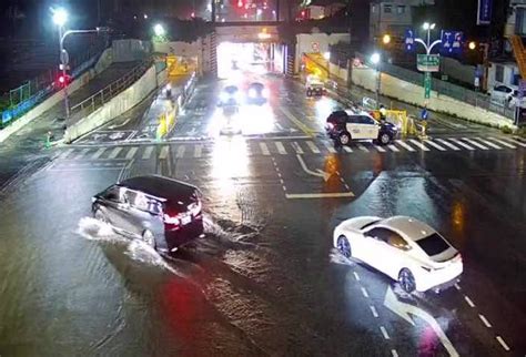 強降雨惡夢又來！台南入夜暴雨淹水畫面曝 地下道急封閉 生活 中時新聞網