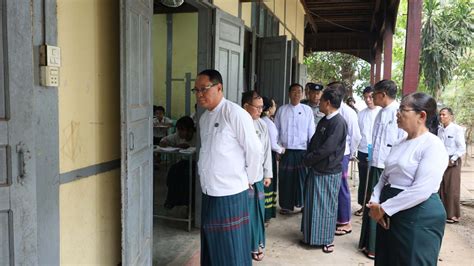 ကရင်ပြည်နယ်ဝန်ကြီးချုပ် ဦးစောမြင့်ဦး ကျောင်းသား၊ ကျောင်းသူများ၏ နှစ်ဆုံးစာမေးပွဲ ဖြေဆိုနေမှုအားက