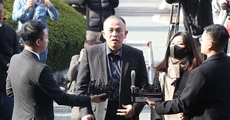 ‘공천 개입 의혹 명태균 검찰 출석 “단돈 1원도 안 받아”