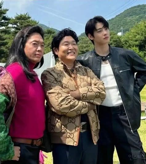 얼굴천재 차은우님도 존재감 상실한 사진이 있다고 팬플러스 커뮤니티