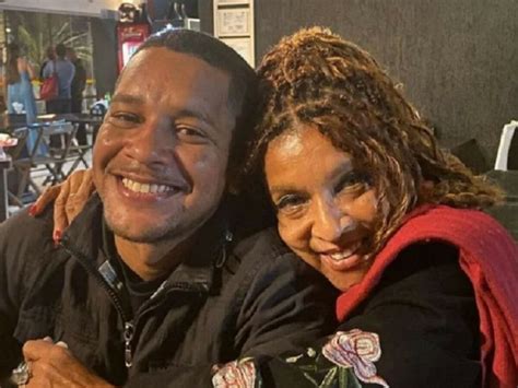 Elisa Lucinda Se Declara Para O Namorado 32 Anos Mias Novo