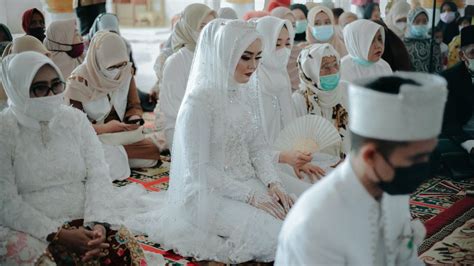 Suami Wajib Tahu Ini Doa Memegang Kepala Istri Usai Akad Nikah Lengkap