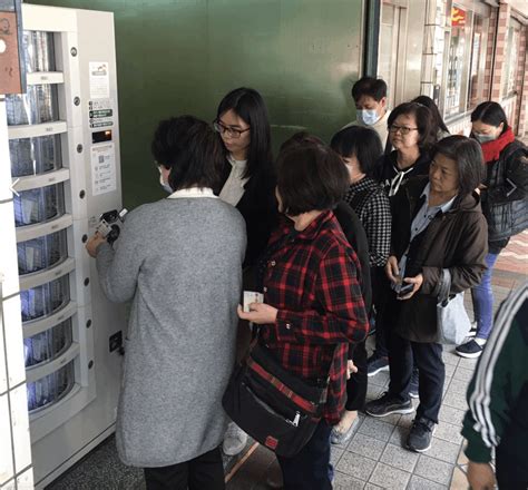【武漢肺炎】台灣智能口罩售賣機 刷身份證確保合資格人士購買 Unwirehk Line Today
