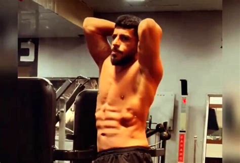 ویدئو سیکس‌ پک خاص یک روحانی بدنساز که شغل اش راننده تاکسی است