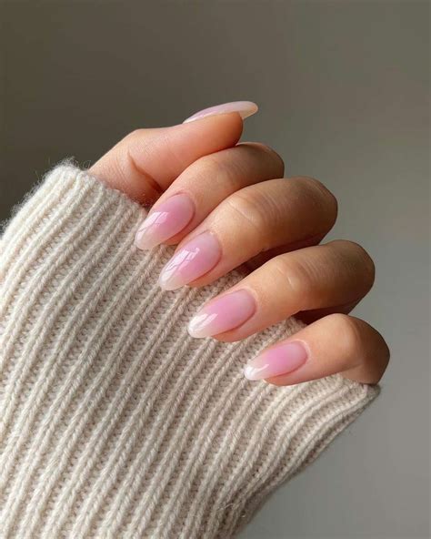 Uñas rosas elegantes 2024 10 manicuras en tendencia discretas con un
