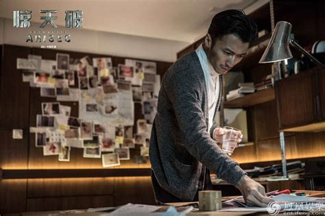 《惊天破》曝海报 谢霆锋刘青云不玩子弹玩炸楼手机凤凰网