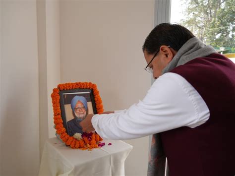 Uttarakhand सीएम धामी ने दी पूर्व Pm मनमोहन सिंह को श्रद्धांजलि देश