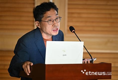 디지털 미래전략 포럼 김선우 성균관대 교수 “파괴적 혁신 통한 지속가능한 풍요의 시대 가능” 전자신문