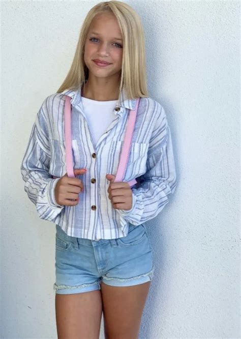 Фото № 35129 Фотографии девушек в миниюбках шортиках красивых платьях чулках колготках