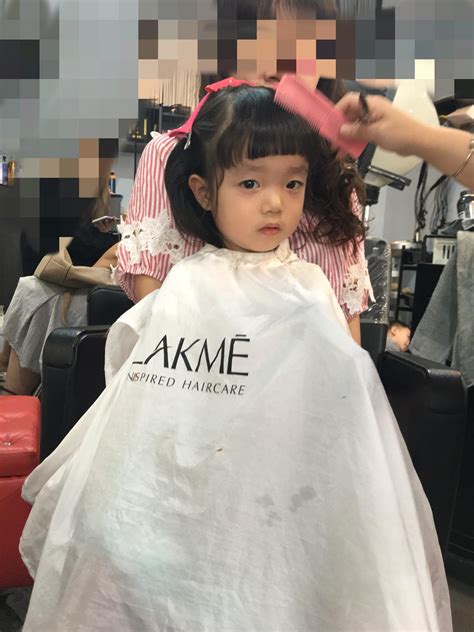 小翰寶～榛～ 榛榛出生滿月剃掉胎毛後 第一次讓專業的剪頭髮 講好好久好久才肯願意剪 但一臉哀怨的臉 Facebook