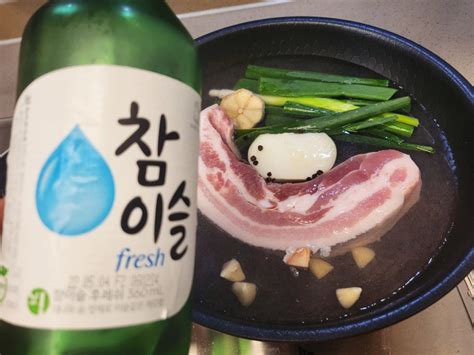 돼지고기 수육 삶는법 냄새안나고 부드럽게 삶아낸 통삼겹살 수육
