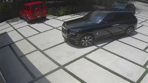 Nuevas Imágenes Del Momento En Que Cinco Hombres Roban Autos De Lujos