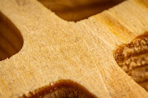 질감이 있는 갈색 나무의 클로즈업으로 자연스러운 나뭇결 패턴과 표면의 결함을 보여줍니다 0명에 대한 스톡 사진 및 기타 이미지