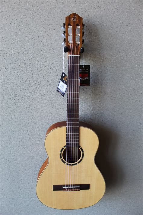 Ortega R121 34 Three Quarter Size Nylon String Classical Guitar With