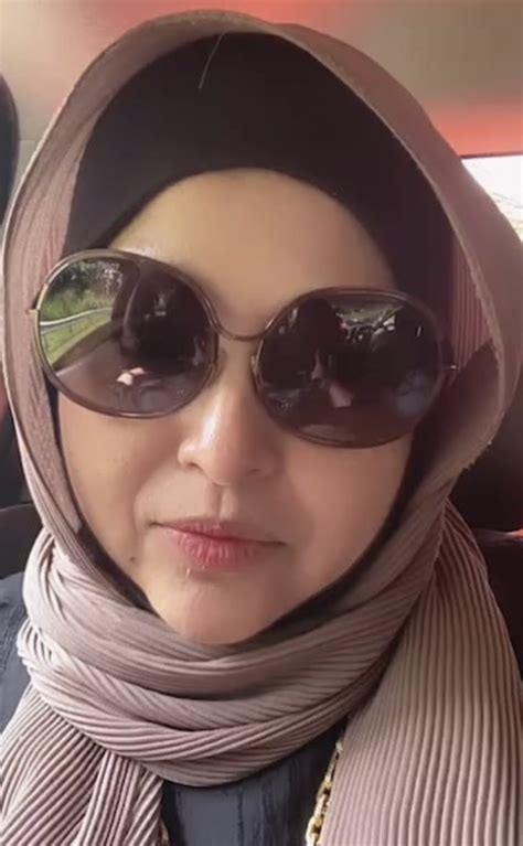 Anne Abdullah Pakai Hijab Selepas Tunai Umrah Ohbulan