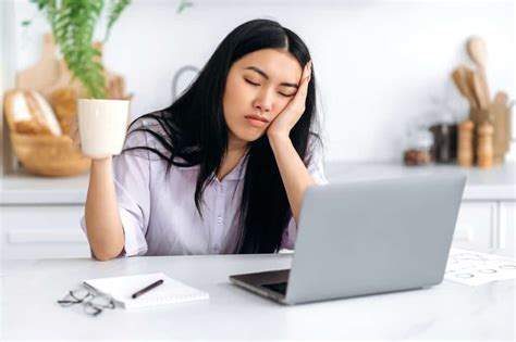為什麼吃飽會想睡覺？吃飽想睡5大原因！5招解決food Coma