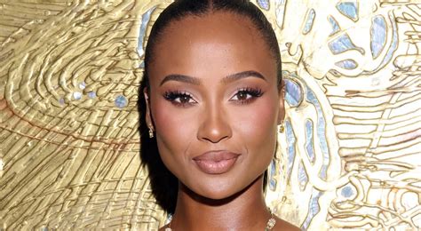 Travis Kelces Ex Gf Kayla Nicole Risks Major Wardrobe Malfunction With Braless Look In Body