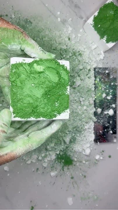 New Beginnings Fresh Gym Chalk Block Crush With Green Pigment Powder
