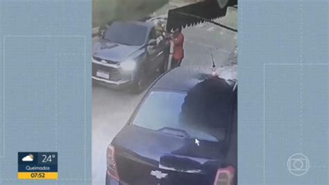 Vídeo Policial Reformado Morre Ao Tentar Impedir Assalto Em Duque De