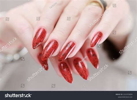 fotos de Uñas decoradas Fotos imágenes y otros productos fotográficos de stock