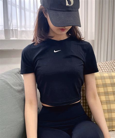 나이키 크롭티 여성 반팔 티셔츠 슬림핏 반팔티 크롭 에이블리