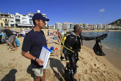 Blanes recupera la neteja del fons marí després del Concurs de Focs