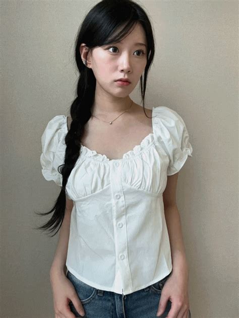 주문폭주🩷]아일릿 퍼프 블라우스 에이블리