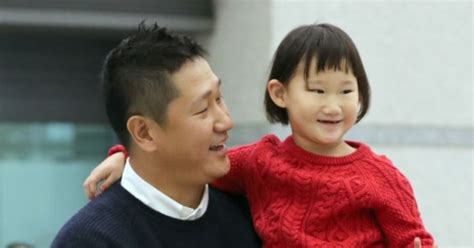 포토 이대호딸 안고 행복한 귀국길