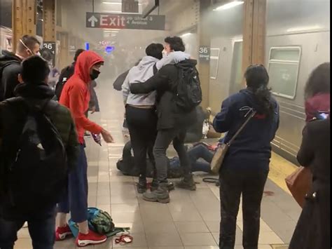 Fotos Del Tiroteo En El Metro De Nueva York En El Metro Del Barrio De