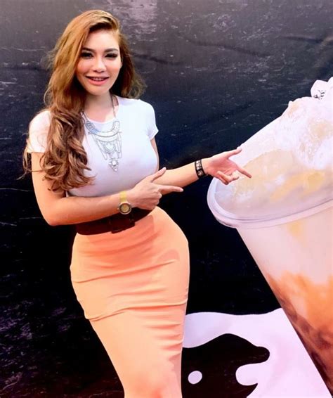 9 Hot Sexy Intan Hanifiah Bikini Pics
