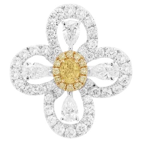 Three Finger Cocktail Ring With Cockroach Diamonds And Fly 18k Yellow