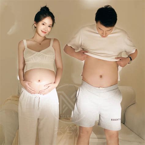 1096展会新款网红孕妇拍照服装出租情侣简约夫妻大肚妈咪主题服饰虎窝淘