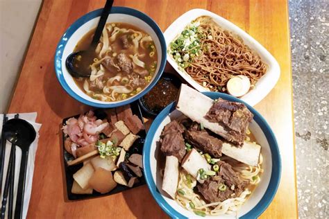 宜蘭牛肉麵推薦九條牛牛肉麵平價好吃浮誇的牛小排麵是必點菜單 咖啡老媽