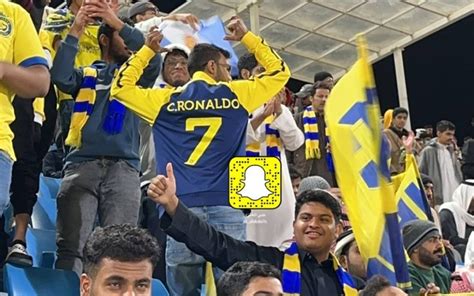 شاهد مشجع نصراوي يفاجئ كريستيانو رونالدو في مباراة النصر والرائد بعد