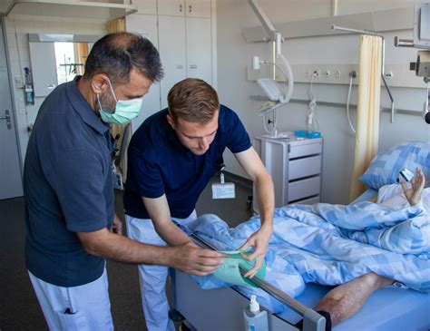 Schweizer Armee Am Gzo Spital Wetzikon Im Einsatz