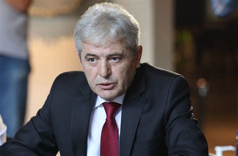 АХМЕТИ ПАК СЕ ЗАКАНИ „Нека не ни ги гибаат јазикот и знамето зашто хероите ќе се кренат од